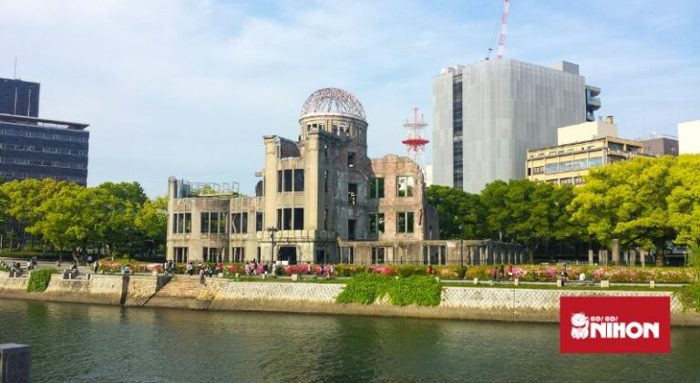 Hiroshima: The City of Peace and delicious okonomiyaki - Go! Go! Nihon